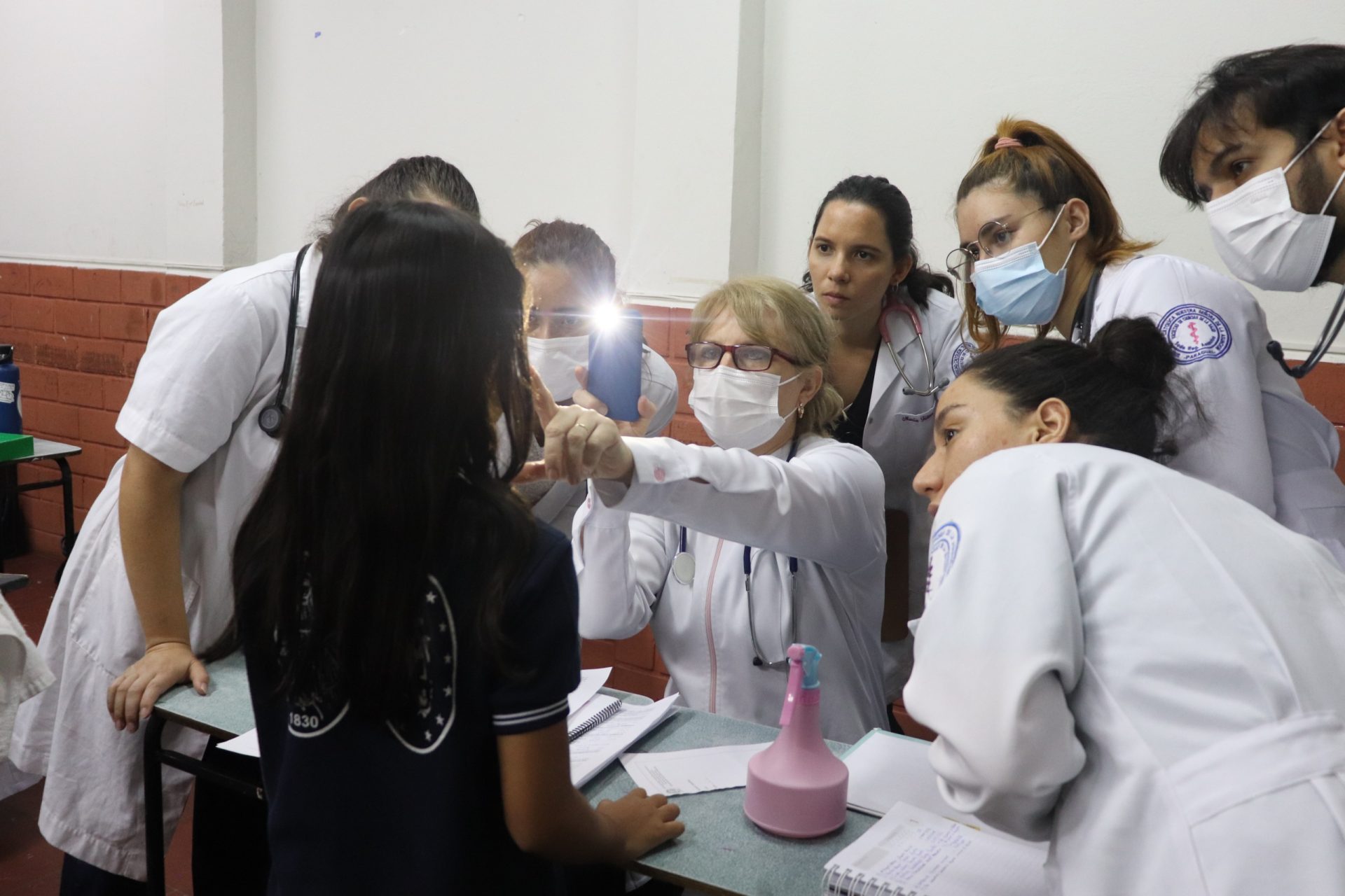Estudiantes de Medicina de la UC brindan asistencia médica a alumnos de ...